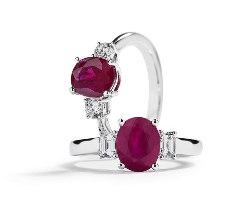3-stens ring med Grønlandsk Rubin og smaragdslebne diamanter – Hartmann's